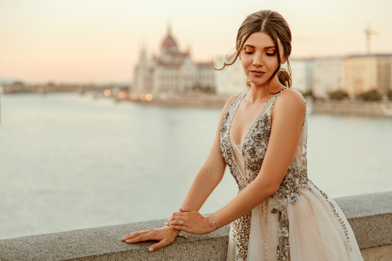 Chain Bridge – Larisa Costea